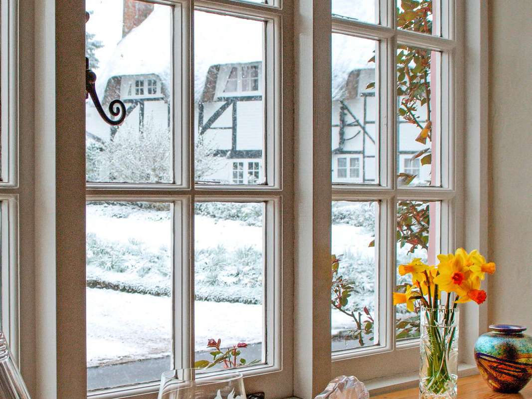 Service robots for window and wall cleaning - LeoTronics Robotics