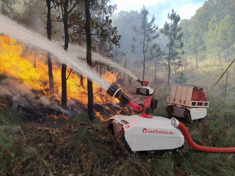 TrackReitar FireFighting - LeoTronics Robotics